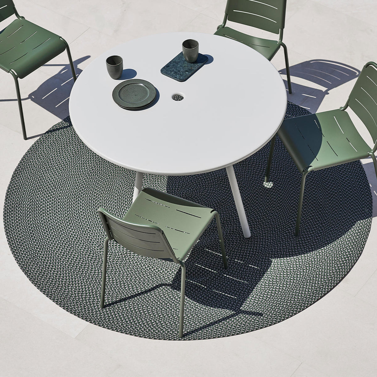 Buy Arrow Outdoor Round Rugs — The Worm that Turned - revitalising your ...